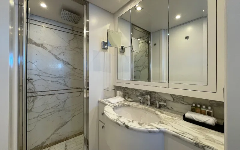 SUD yacht for charter (Sanlorenzo, 37m, 2009)